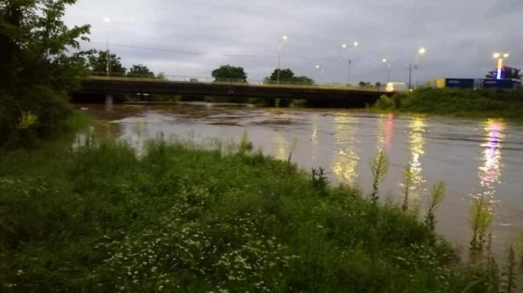 VODOSTAJ NA RASINI VEČERAS VEĆI ZA JEDAN METAR - Jefimija TV, Kruševac